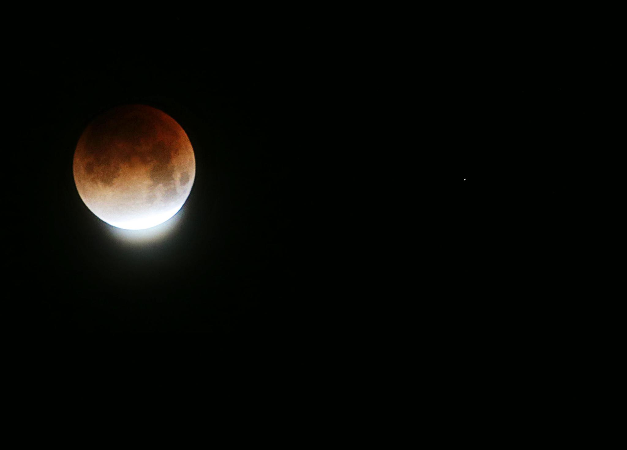 Once in a blue moon: January lunar eclipse bleeds red – The Broadside